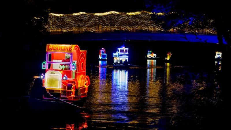 Matlock Bath Illuminations: First event of season held - BBC News