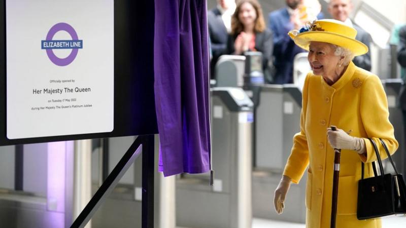 Elizabeth Line: Nine facts about the new London line - BBC Newsround