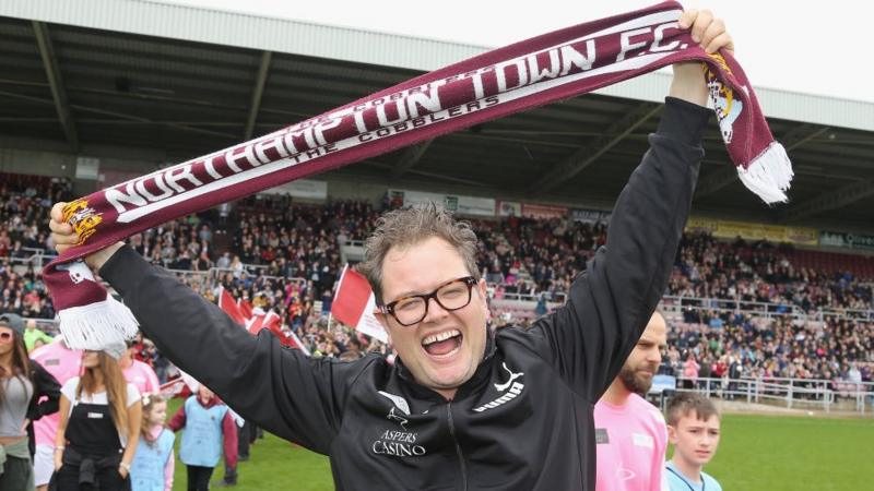 Changing Ends: Playing Alan Carr's dad was moving, says Shaun Dooley ...