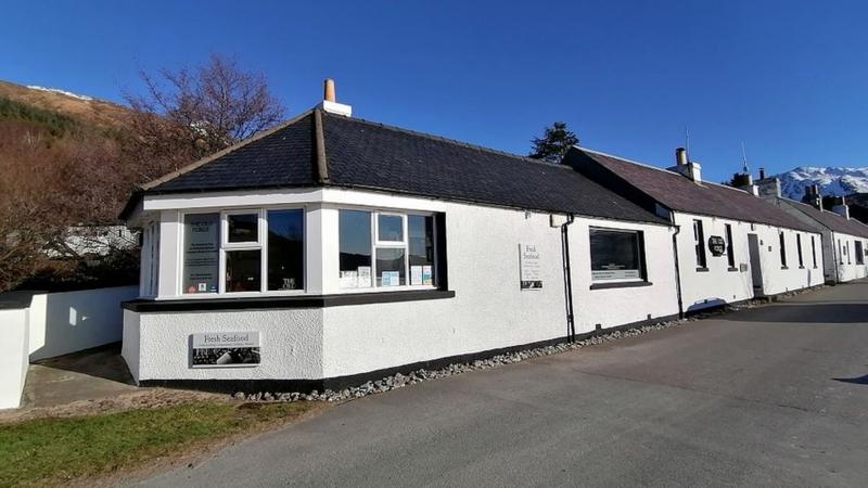 The people who walk three days for a pint at remote Highland pub - BBC News