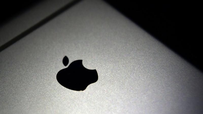 'Sweating bullets' - The inside story of the first iPhone - BBC News