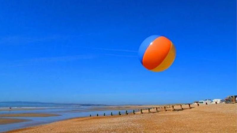 UK temperatures top 29C in hottest April day since 1949 - BBC News