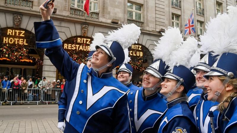 In pictures: London's New Year's Day parade - BBC News