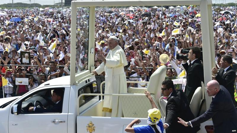 Pope Francis draws millions in tour of Ecuador - BBC News
