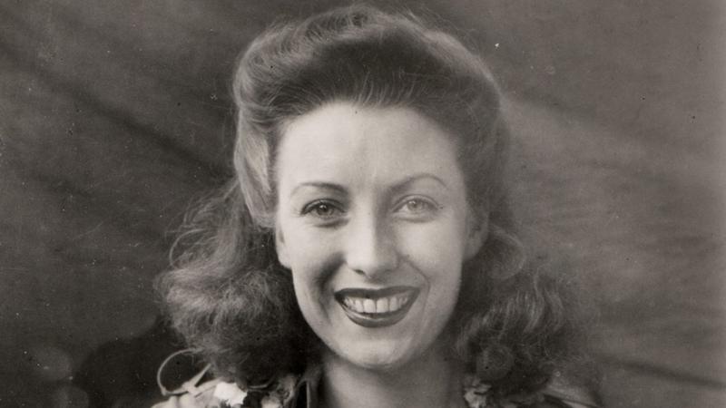 Dame Vera Lynn breaks own record with new album at 100 - BBC News