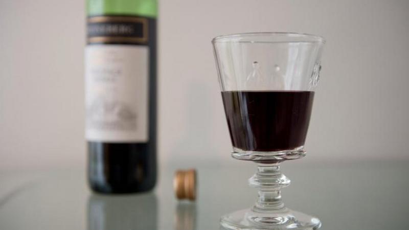 Inflation rises on increases in the cost of food and wine - BBC News