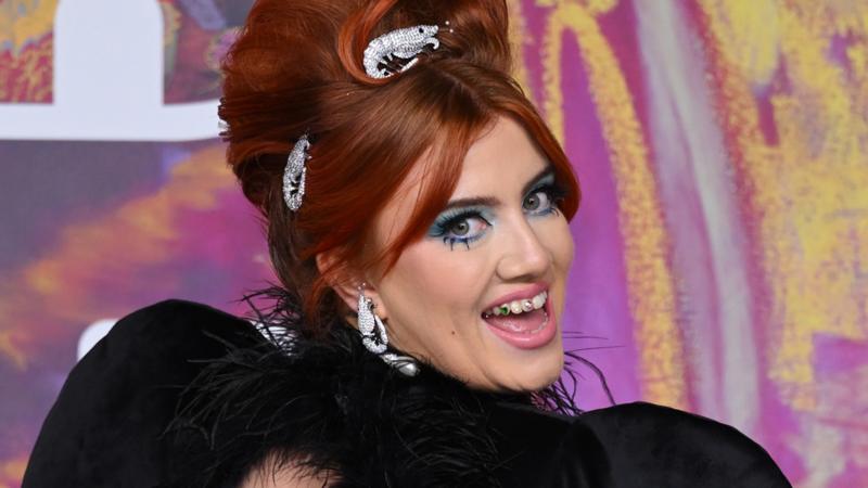 CMAT song inspired by being fat shamed at Radio 1 Big Weekend - BBC News