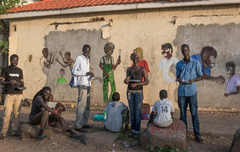 South Sudan artists paint for peace in Juba - BBC News