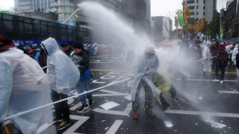 South Korea protests: Seoul rally against Park Geun-hye - BBC News