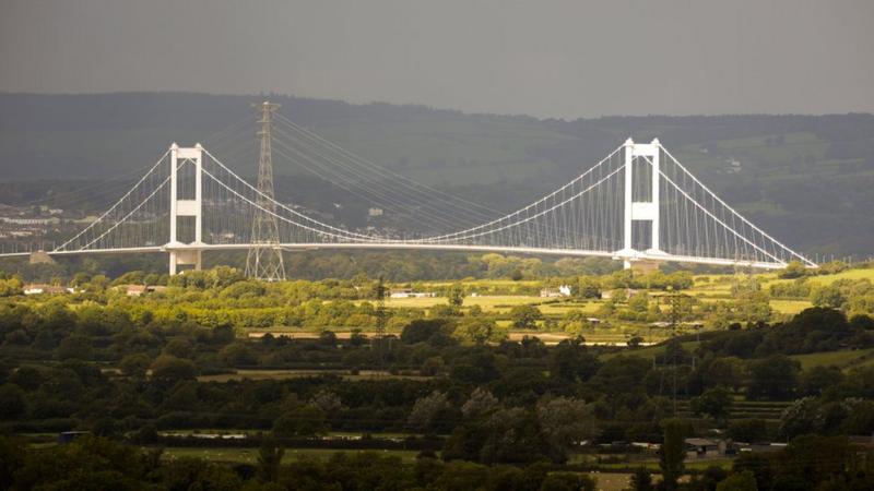 Severn bridges: Final day of at least 800 years of tolls - BBC News