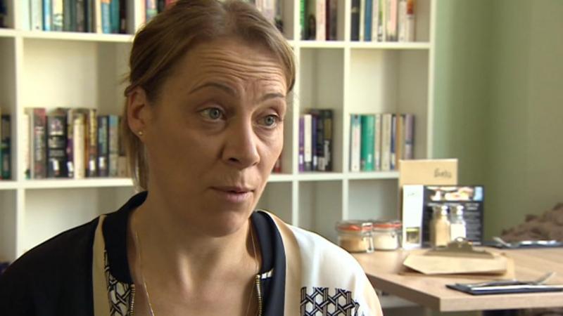 Hundreds of babies born drug-dependent - BBC News