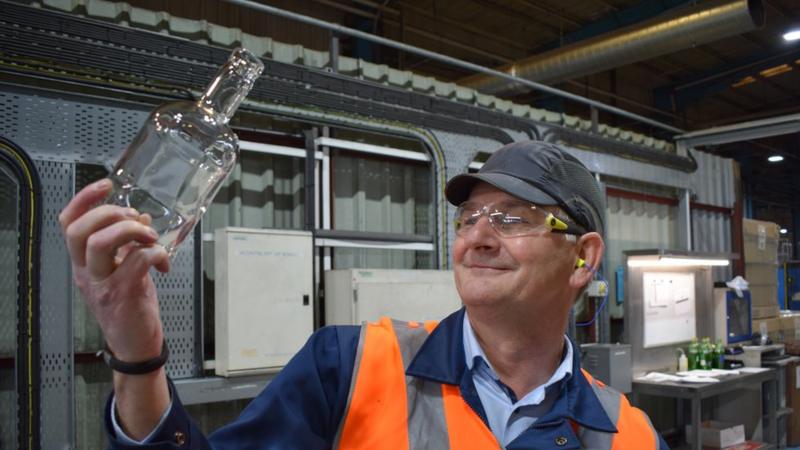 Why there's a revolution on the way in glass making - BBC News