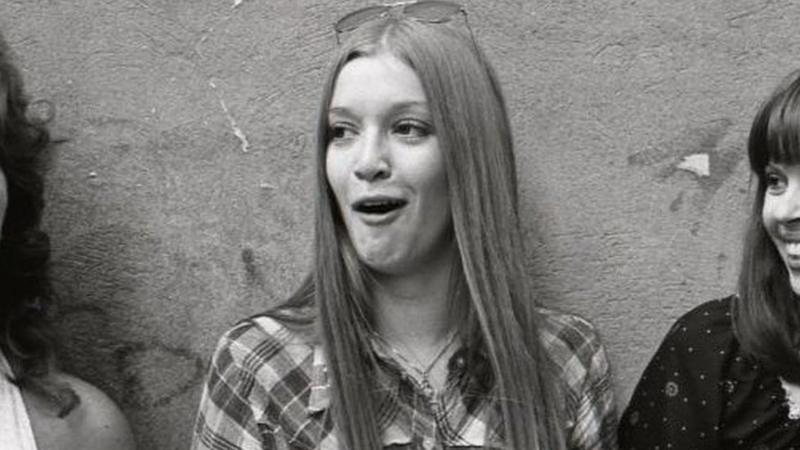 Mary Weiss: Shangri-Las lead singer dies aged 75 - BBC News