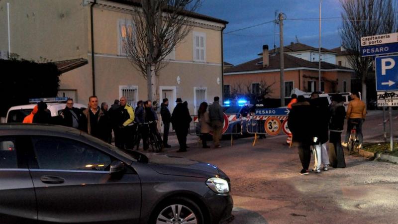 Italy bomb: World War Two device forces mass evacuation in Fano - BBC News
