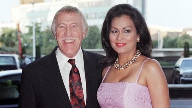 In pictures: Sir Bruce Forsyth - BBC News