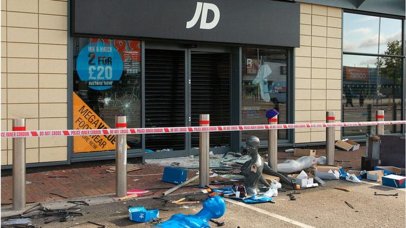 Riots 10 years on: The five summer nights when London burned - BBC News