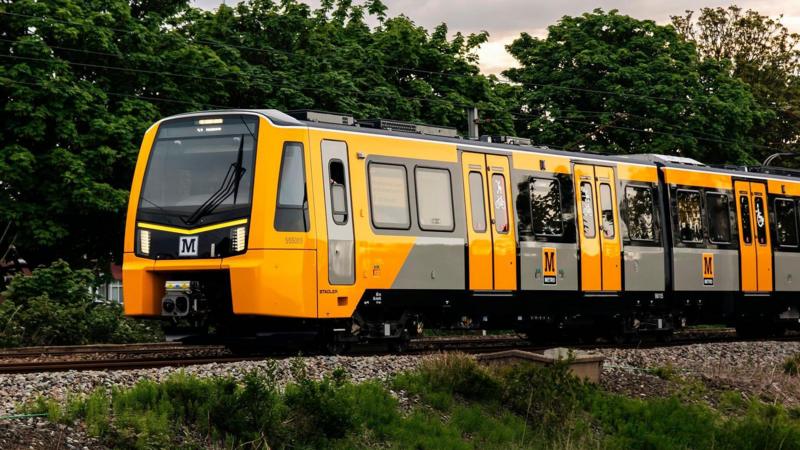 New Tyne and Wear Metro trains 'on track' to meet Nexus' target - BBC News