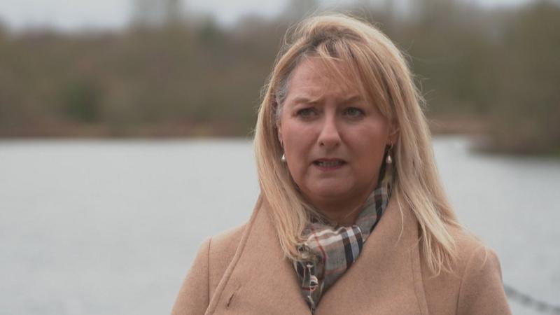 MP Lisa Cameron defects from SNP to Conservatives - BBC News
