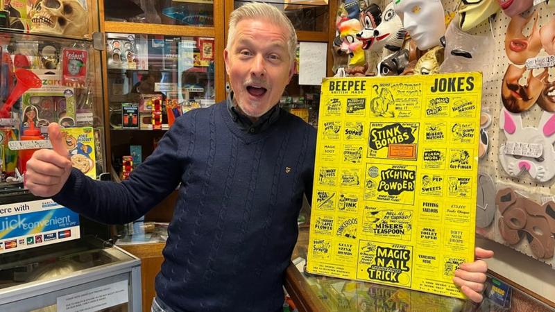 Hull's Dinsdales inspires pop-up joke shop in Selfridges - BBC News