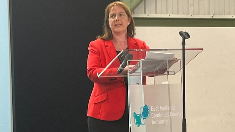 East Midlands Mayor appoints former rival as transport lead - BBC News