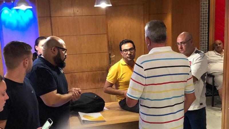 Thomas Cook collapses as last-ditch rescue talks fail - BBC News