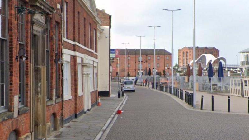 Hull stabbing: Two teenagers charged with murder - BBC News