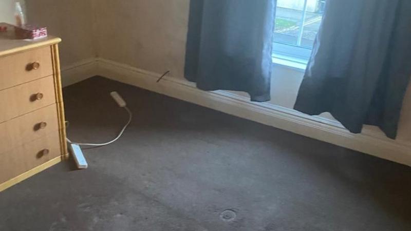 Hoarding: Mum on how condition nearly ruined her life - BBC News