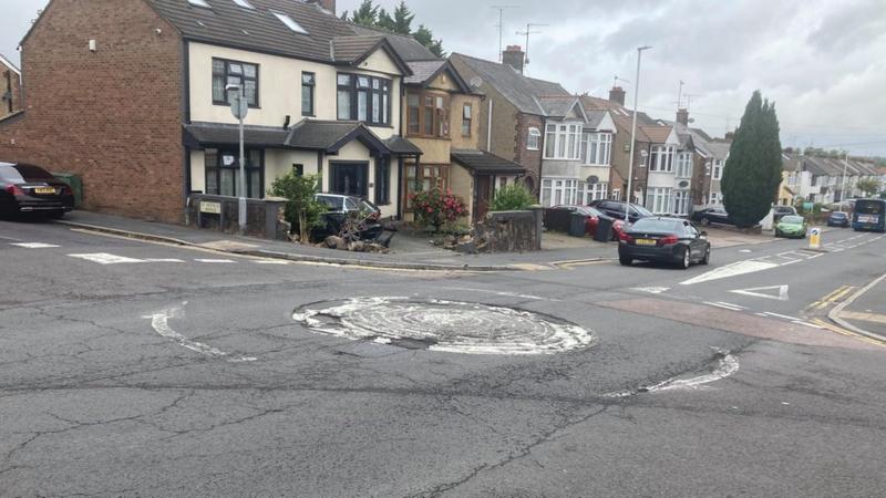 Luton front garden by roundabout crashed into twice - BBC News