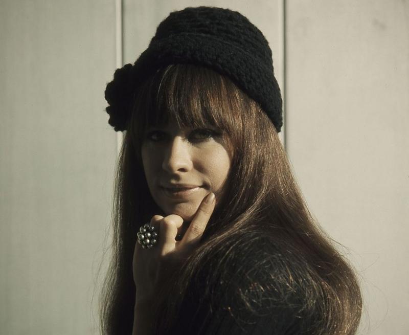 Astrud Gilberto: The Girl from Ipanema singer dies at 83 - BBC News