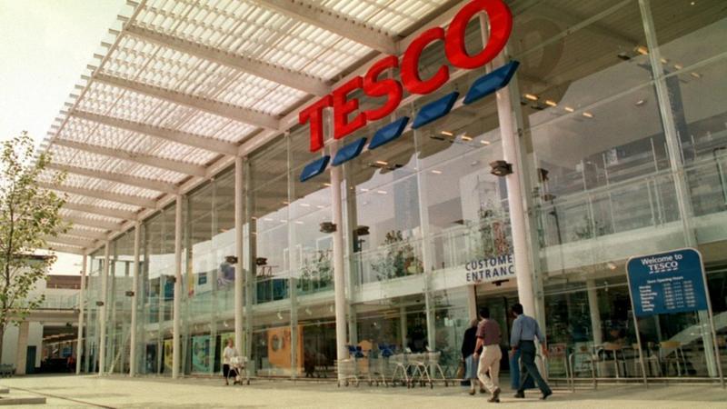 Tesco staff win legal argument in equal pay fight - BBC News