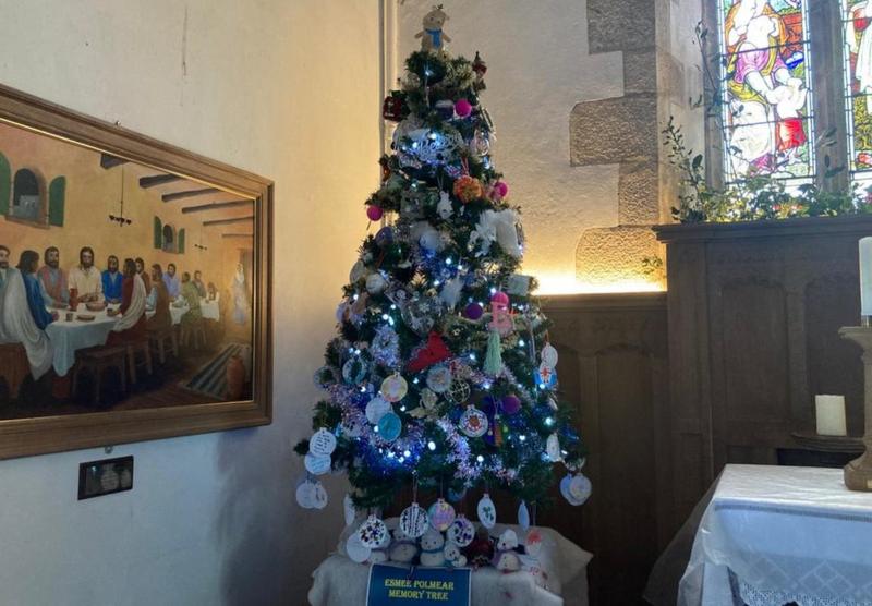 Esmee Polmear's Christmas tree 'keeps her memory alive' - BBC News