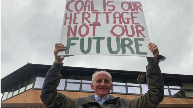 Merthyr Tydfil: UK's largest opencast coalmine to shut - BBC News