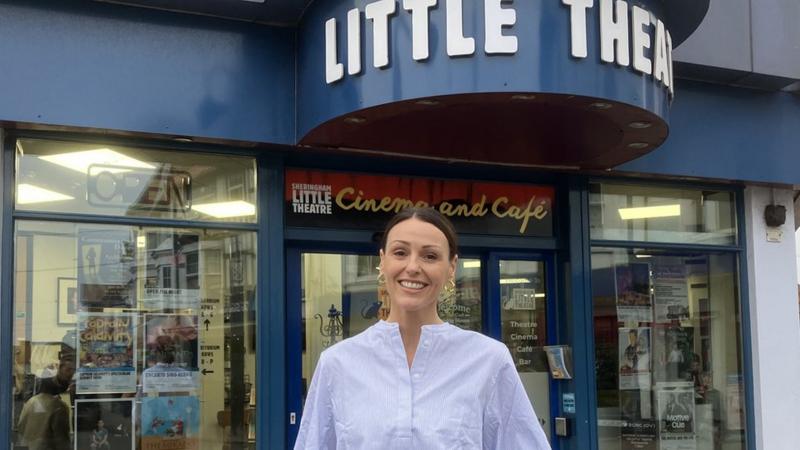 Actor Suranne Jones is Sheringham theatre's president - BBC News