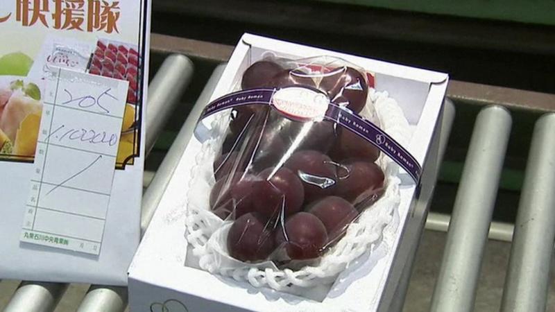 Japanese grapes auction: Ruby Romans fetch record price - BBC News