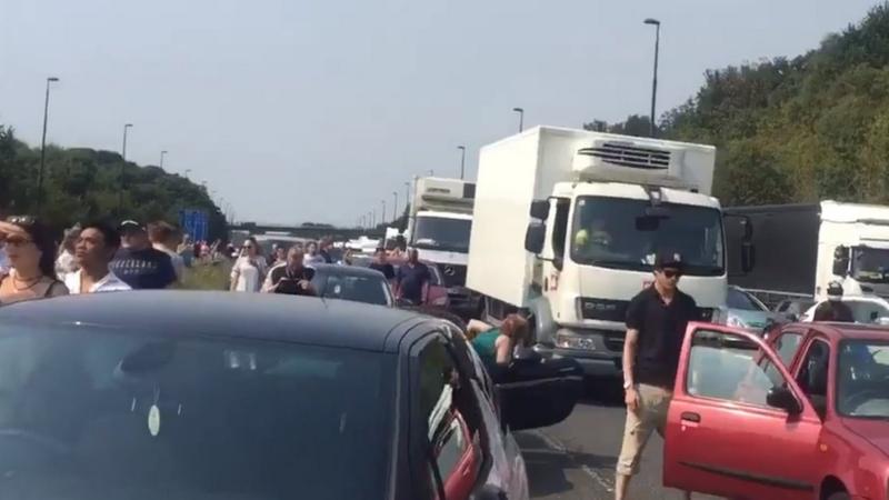 M20 motorway shut after lorry crash causes bridge collapse - BBC News