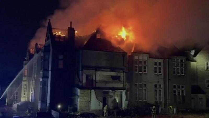 Dewsbury: Major fire at derelict building on former school site - BBC News
