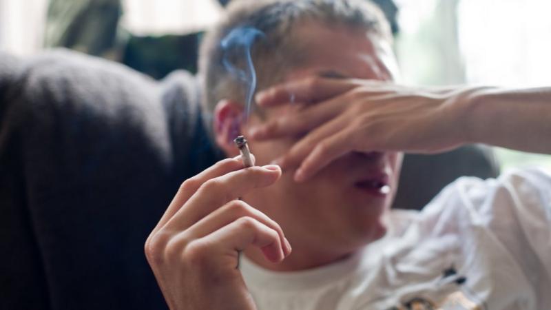 One in 10 teens in UK has tried hard drugs - BBC News