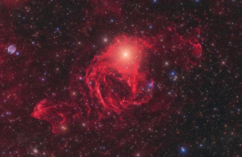 Astronomy Photographer of the Year: Huge plasma arc wins - BBC News