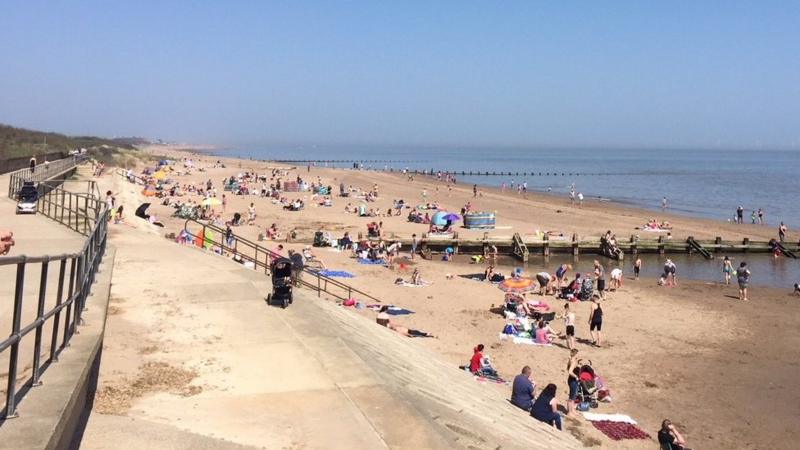 Cambridge anglers win fish loss compensation - BBC News