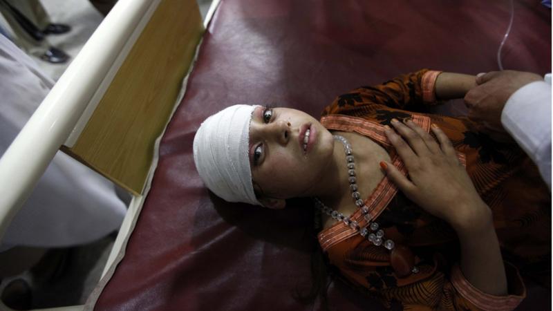 Pakistan earthquake: Houses collapse in 5.8 tremor - BBC News