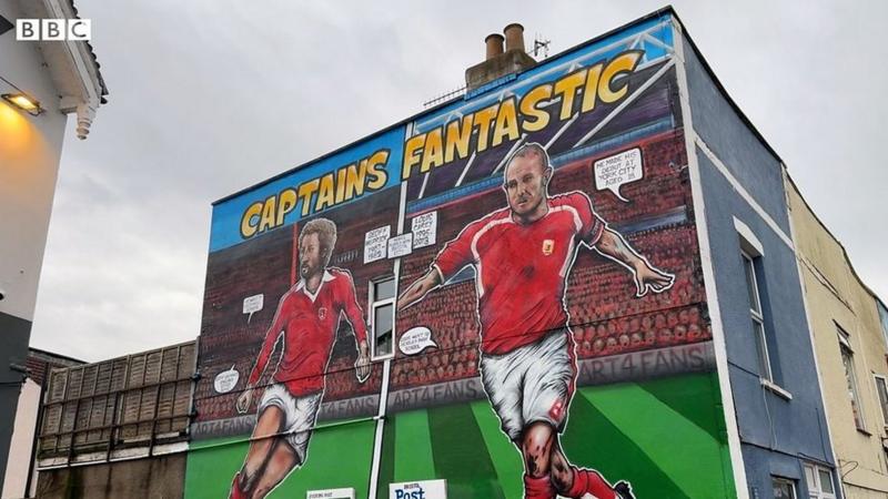 Bristol City Football Club legends immortalised in mural - BBC News