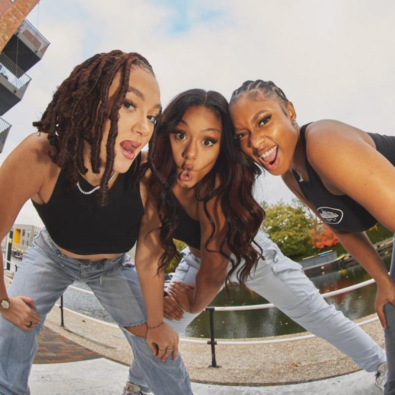 Girl group Flo win the BBC Sound Of 2023 - BBC News