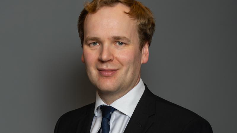 William Wragg quits Commons roles over Westminster honeytrap - BBC News