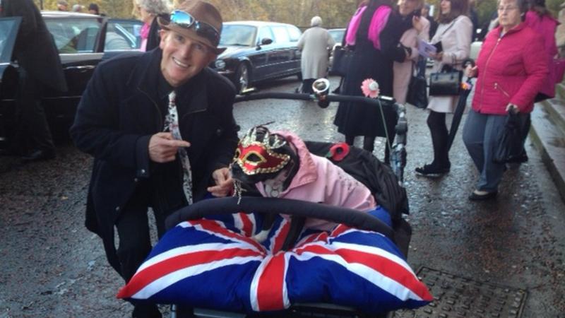 Herbert Howe: Liverpool funeral held for 'King of Bling' hairdresser ...