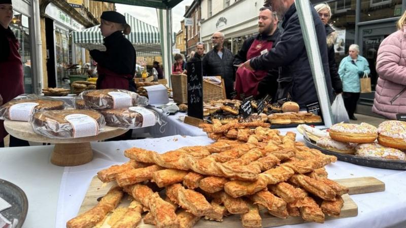 Sherborne's Pack Monday Fair attracts thousands - BBC News