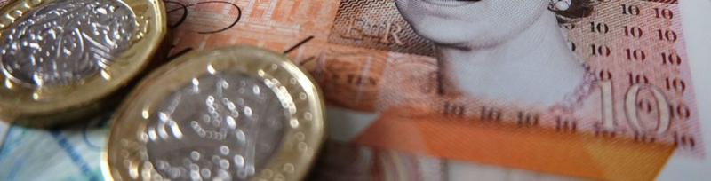 National Living Wage 'fails to cover families' basic needs' - BBC News