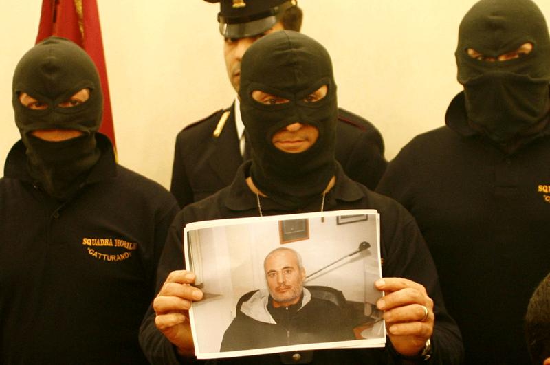 The secret lives of the Mafia hunters - BBC News
