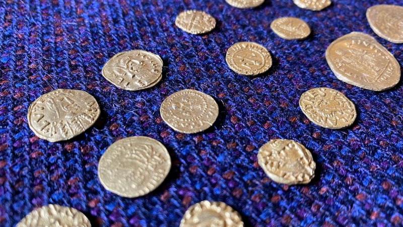 Malmesbury Roman coin hoard set to go on display - BBC News