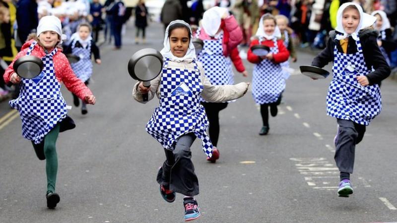 Olney pancake race: How did a 550-year-old tradition start? - BBC News