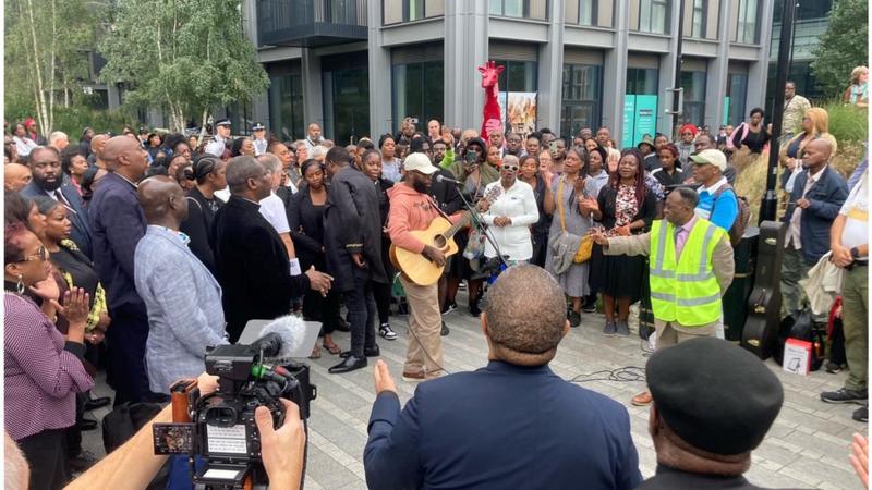 Croydon: Community remembers 'amazing' Elianne Andam - BBC News